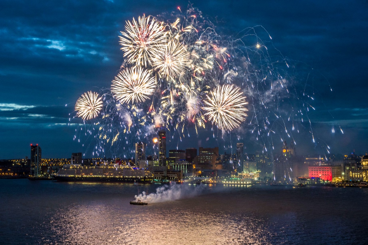 Thousands turn out for Cunard Building's 100th birthday party - Cruise ...