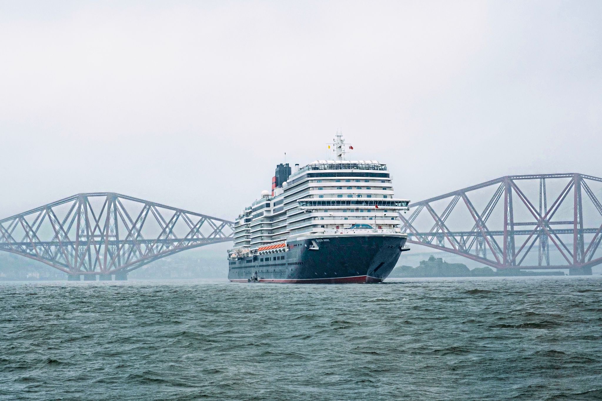 Queen Anne arrives into the river Forth - Cruise Britain